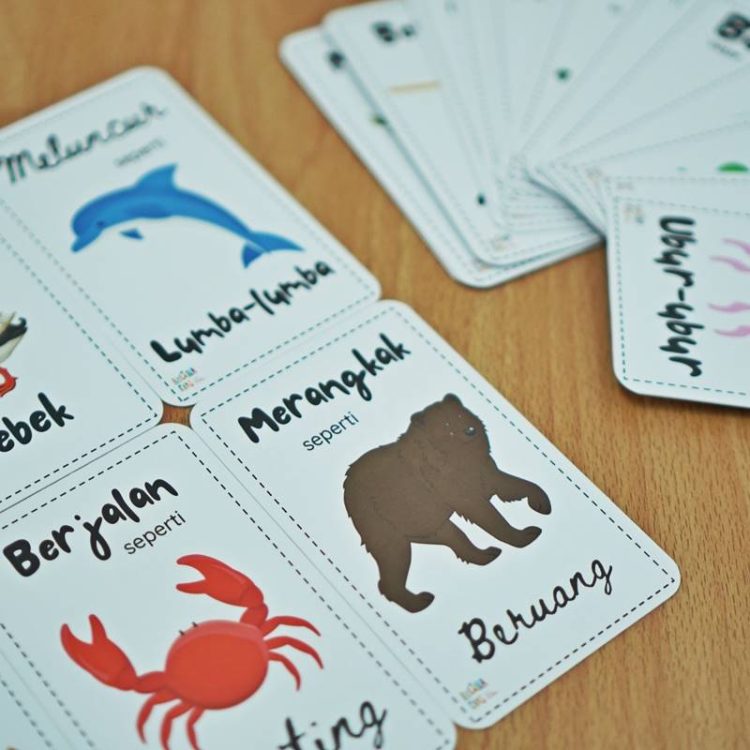 Mainan Edukasi Kartu Flashcard Anak Bergerak Meniru Binatang